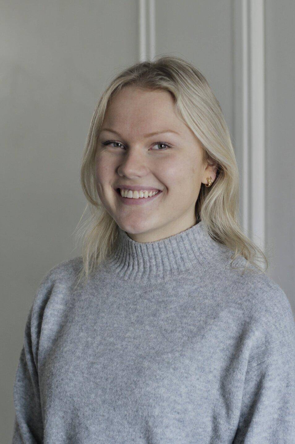 Helena S., Photographer / Retoucher / Graphic Designer