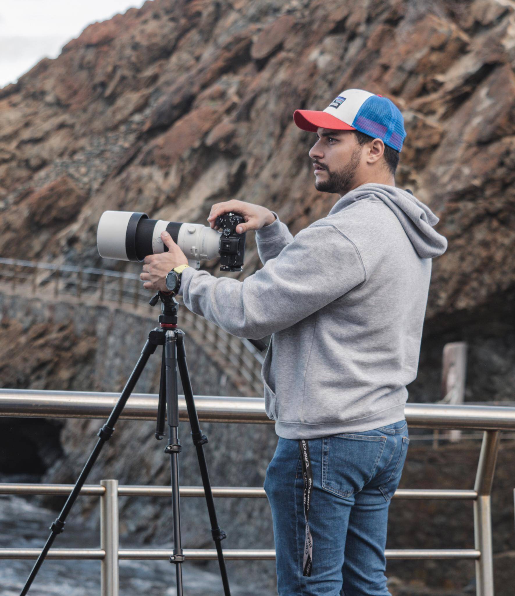 Guillermo Angulo, Viendo el mundo a través de la fotografía y vídeo